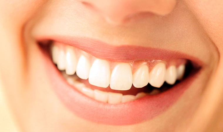 The Most Dramatic Celebrity Teeth Transformations - newsoholic